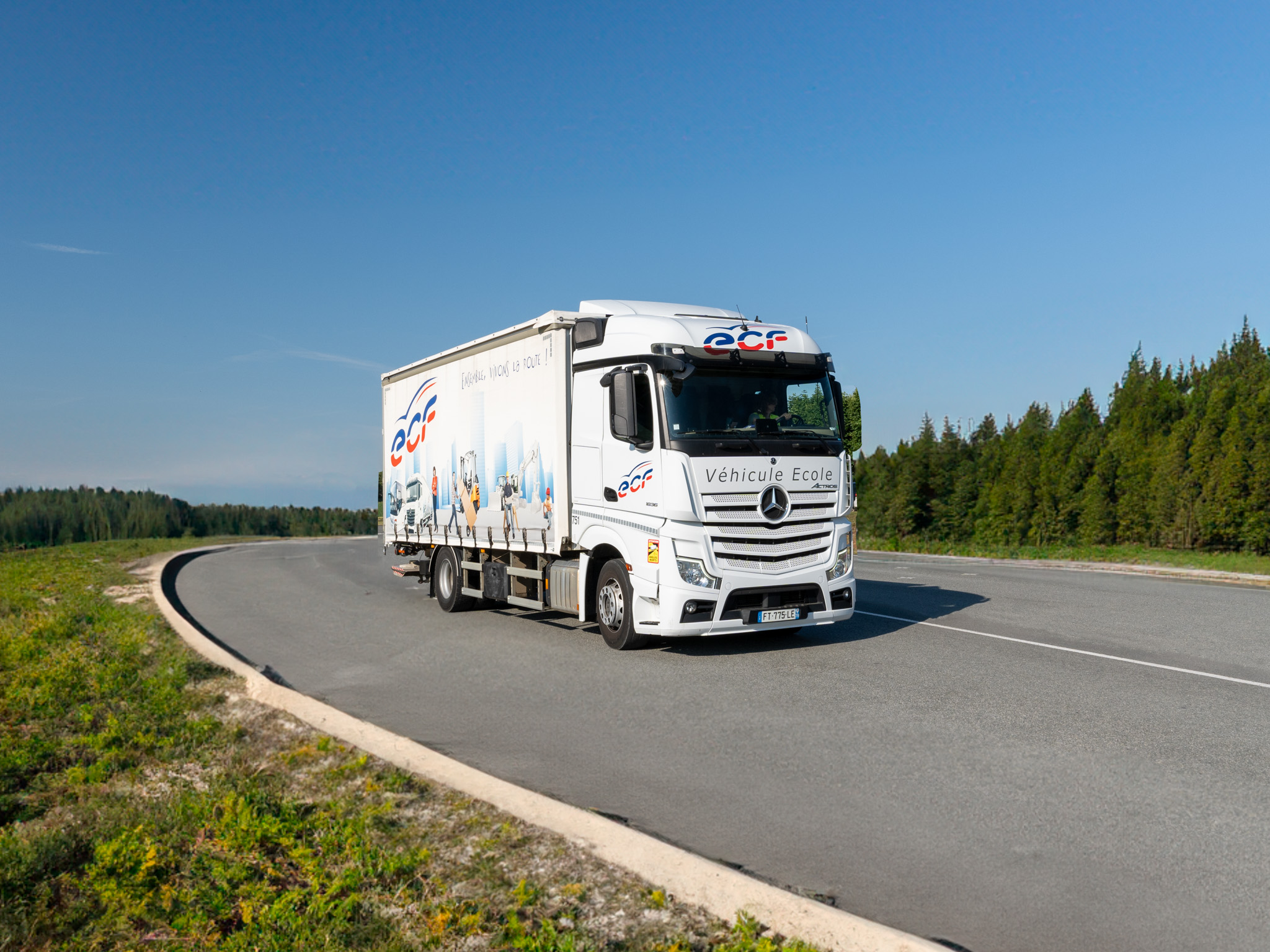 Formation chauffeur poids lourd : transport de marchandises | ECF